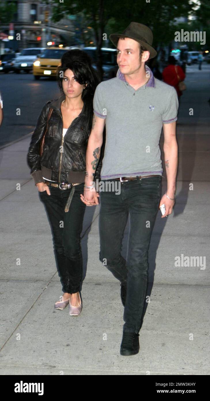 Singer Amy Winehouse takes a stroll in New York with fiance Blake ...