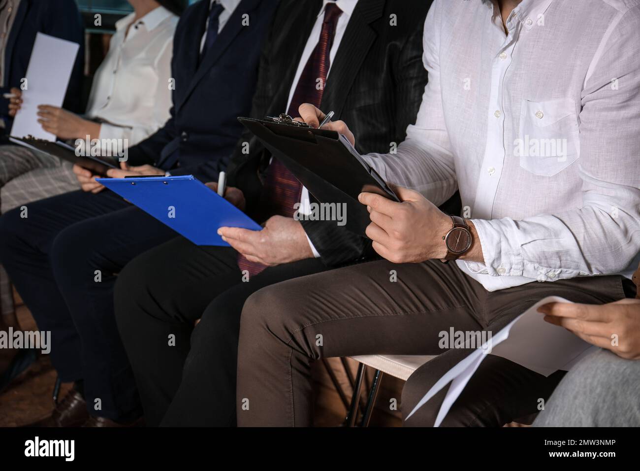 Interview clipboard female hi-res stock photography and images - Alamy