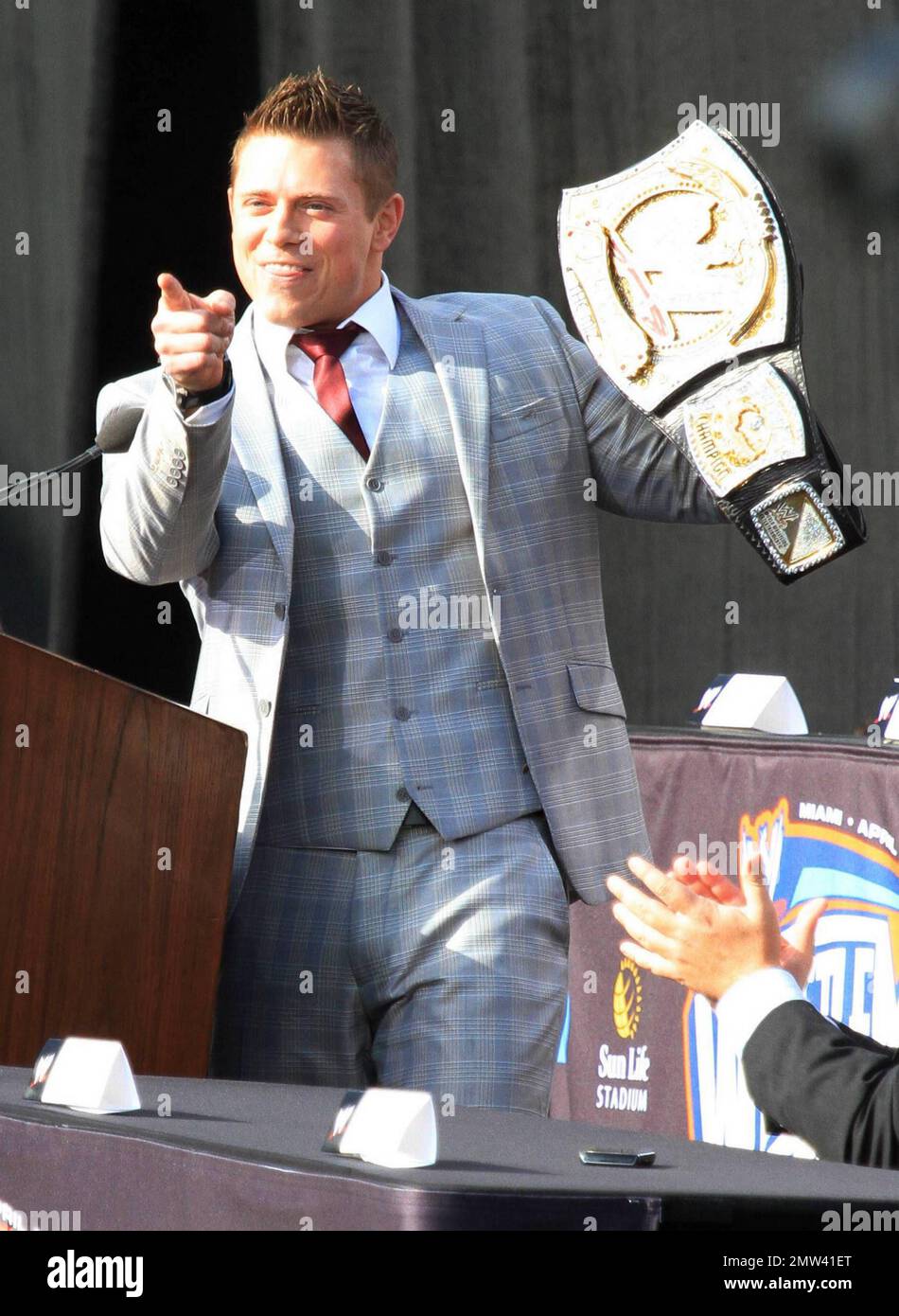 Music mogul Emilio Estefan joins legendary Dolphins Quarterback Dan ...