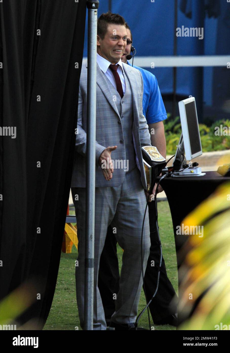 Music mogul Emilio Estefan joins legendary Dolphins Quarterback Dan ...