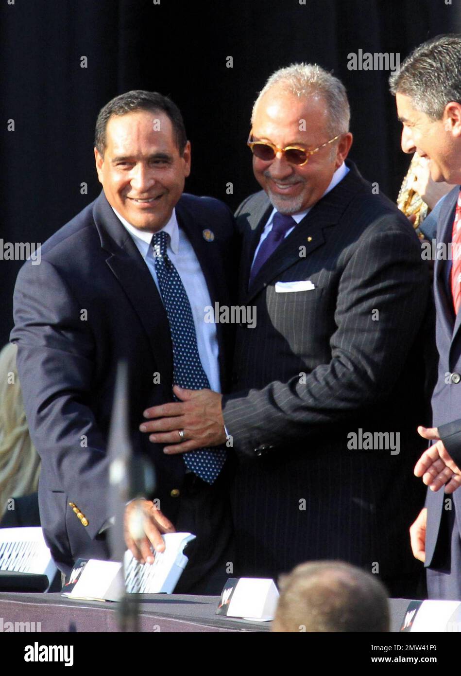 Music mogul Emilio Estefan joins legendary Dolphins Quarterback Dan ...