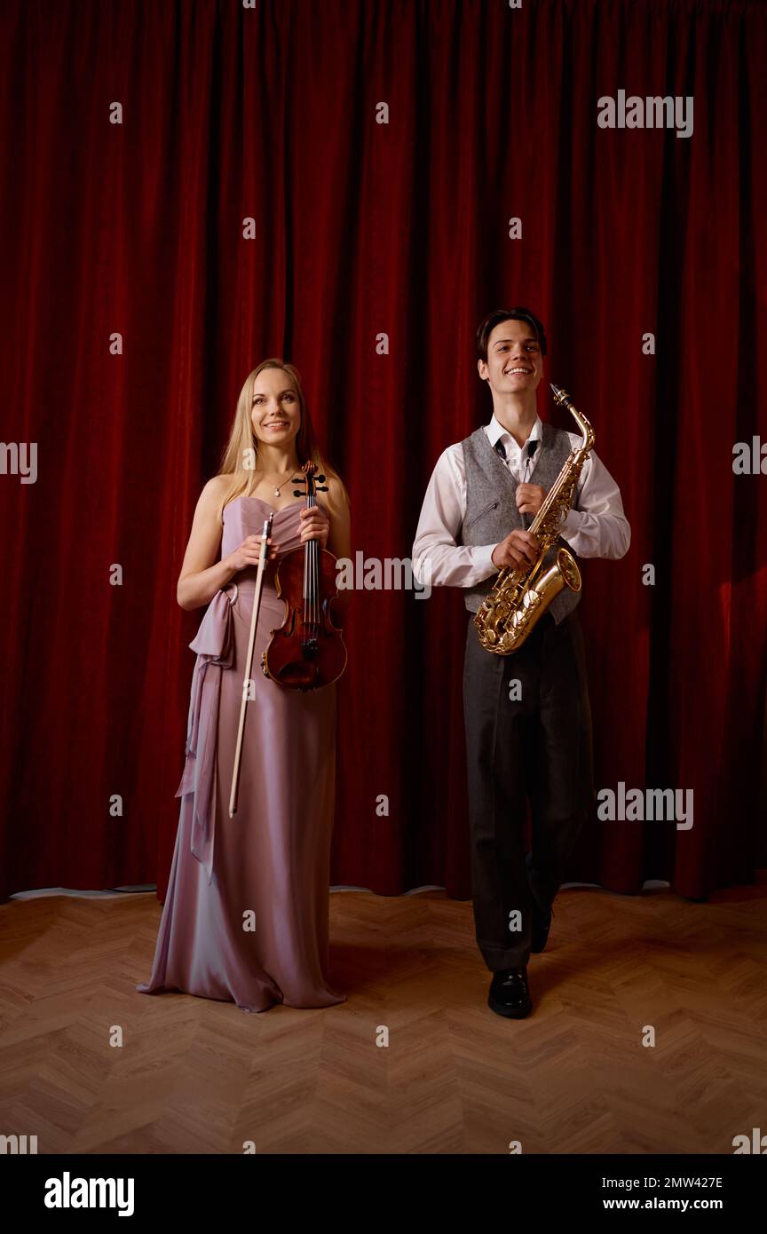 Musical duo classic hi-res stock photography and images - Alamy