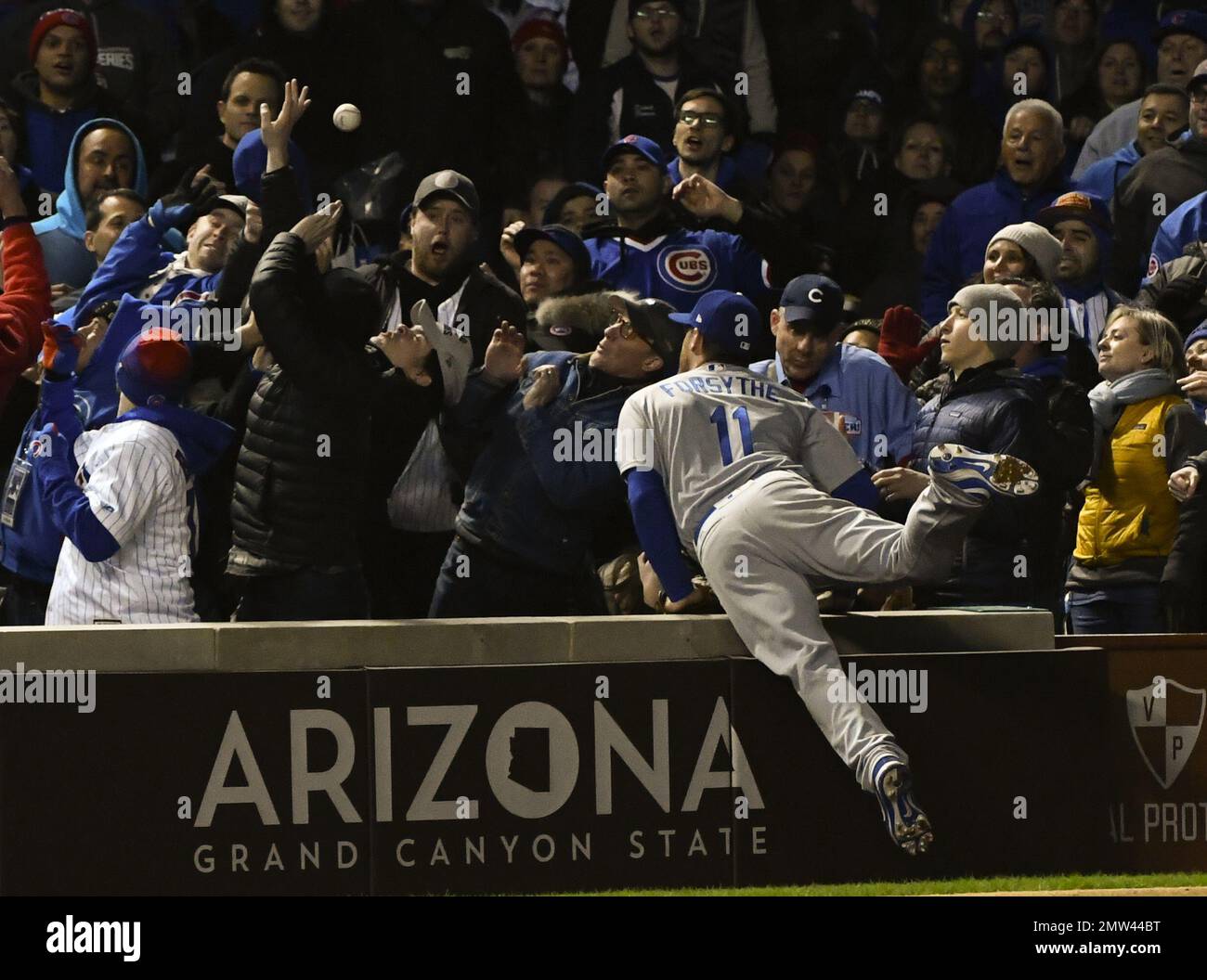 Los Angeles Dodgers second baseman Logan Forsythe (11) tries to catch a ...