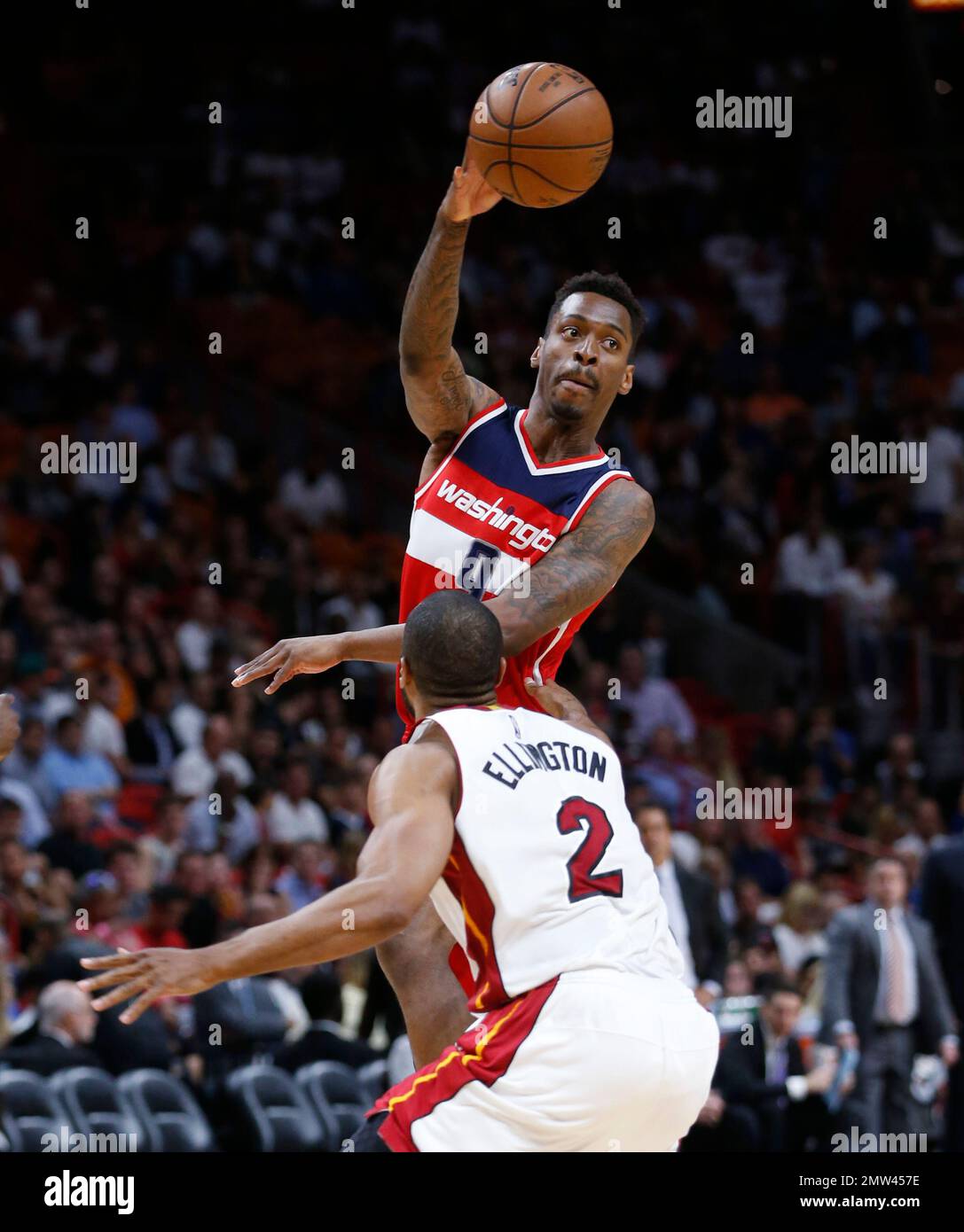 Washington Wizards guard Sheldon McClellan (9) passes against Miami ...