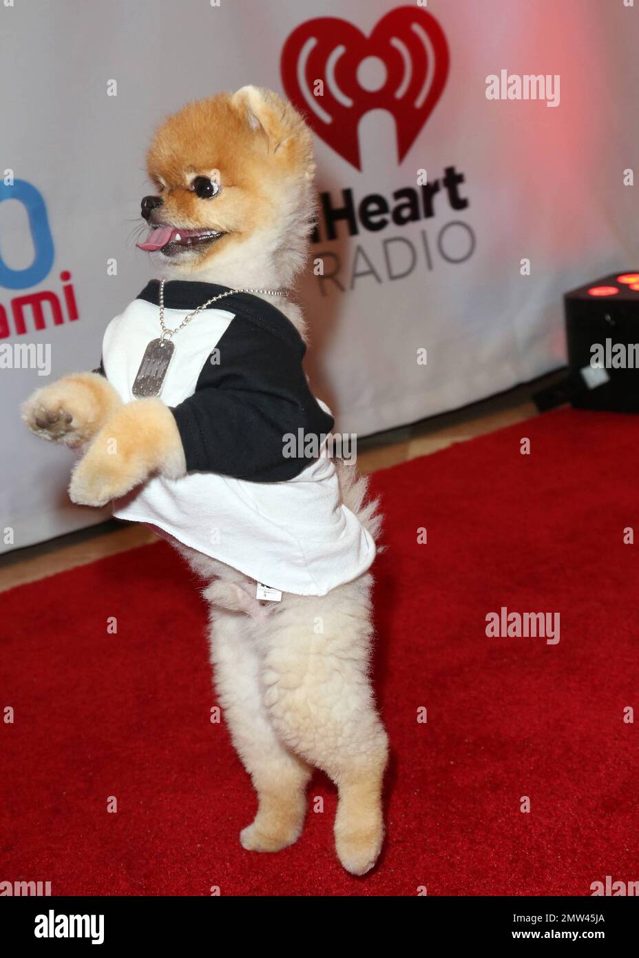 Jingle balls arrivals hi-res stock photography and images - Alamy