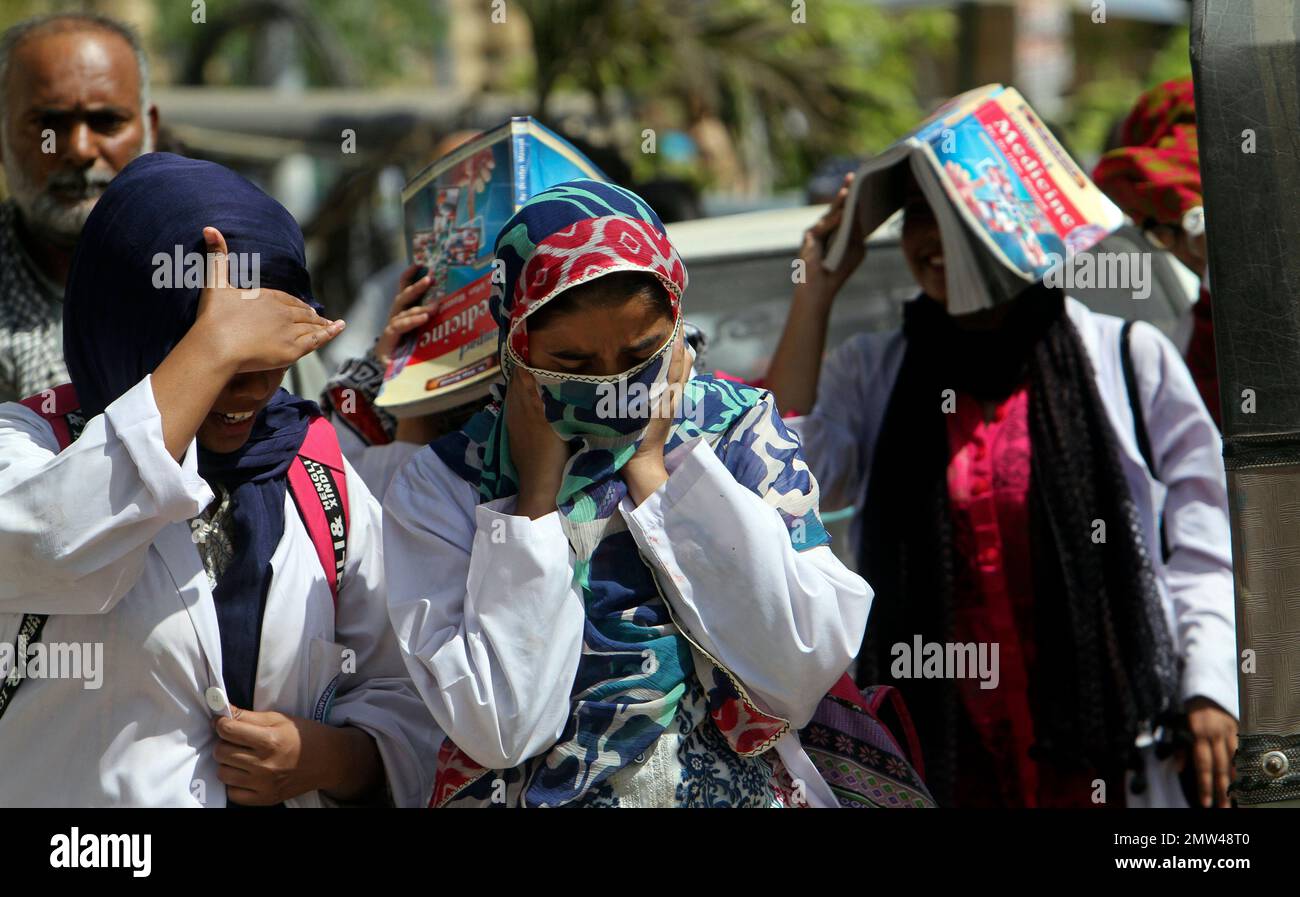Pakistani students try to avoid heat wave in Karachi, Pakistan, as ...