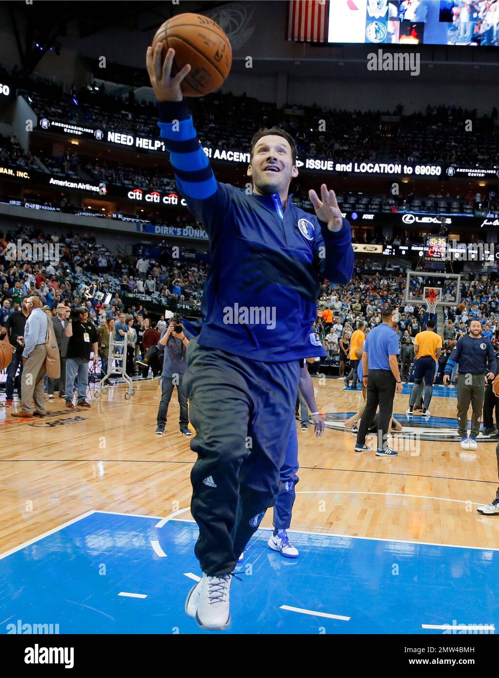 Former Dallas Cowboys quarterback Tony Romo goes up for a shot during ...