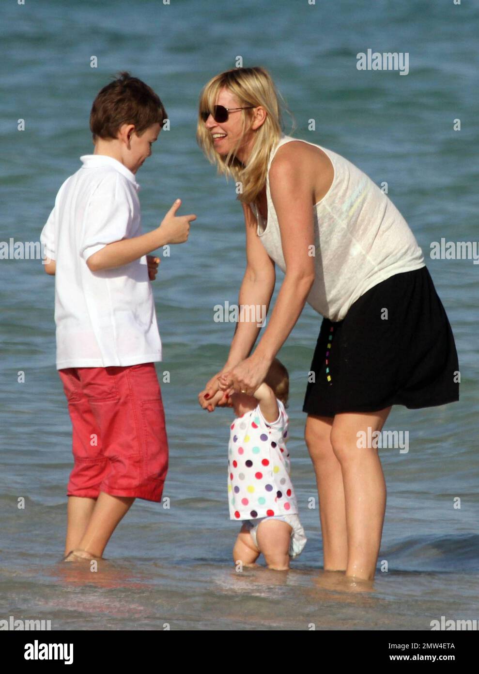 Daughter nelly may lois cook hi-res stock photography and images - Alamy