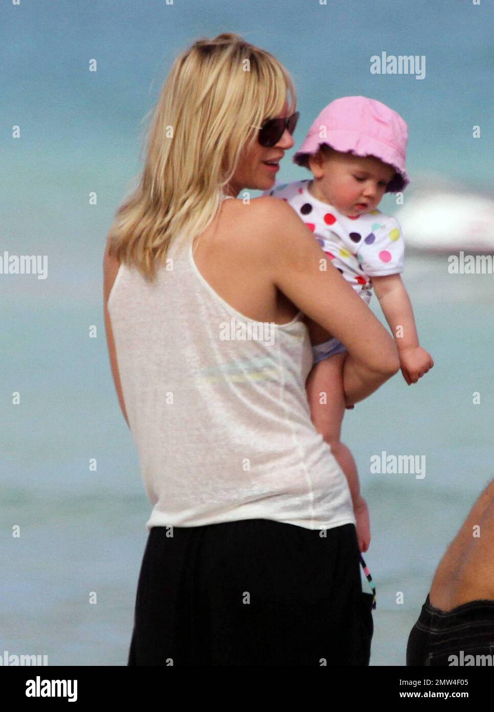 Daughter nelly may lois cook hi-res stock photography and images - Alamy