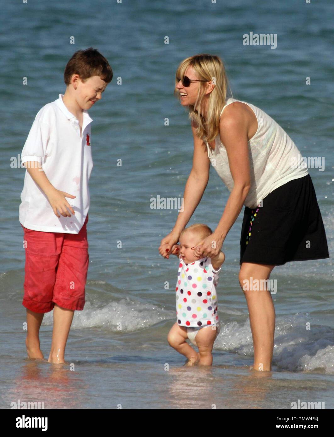 Daughter nelly may lois cook hi-res stock photography and images - Alamy