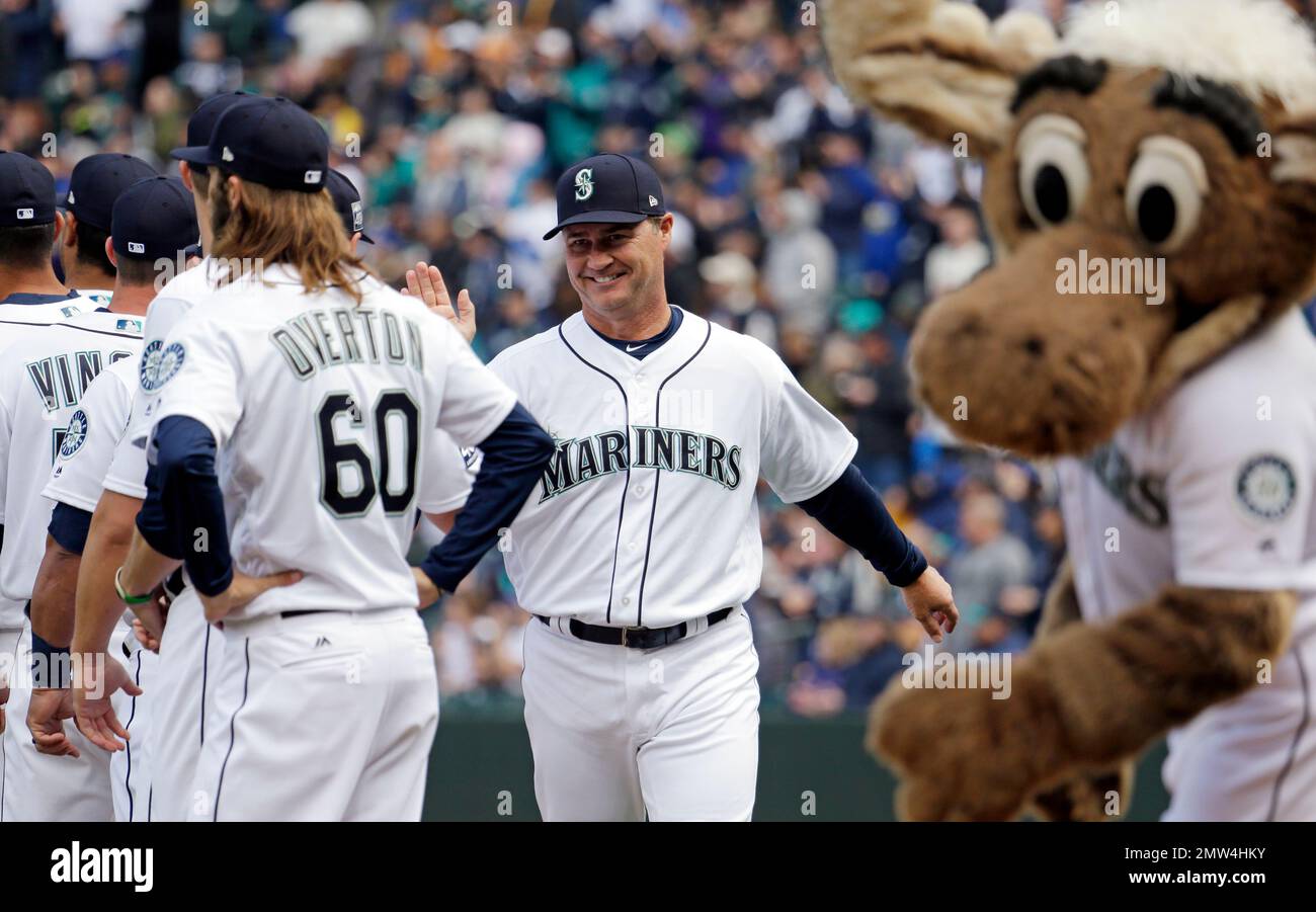 Seattle Mariners manager Scott Servais greets players before a baseball ...