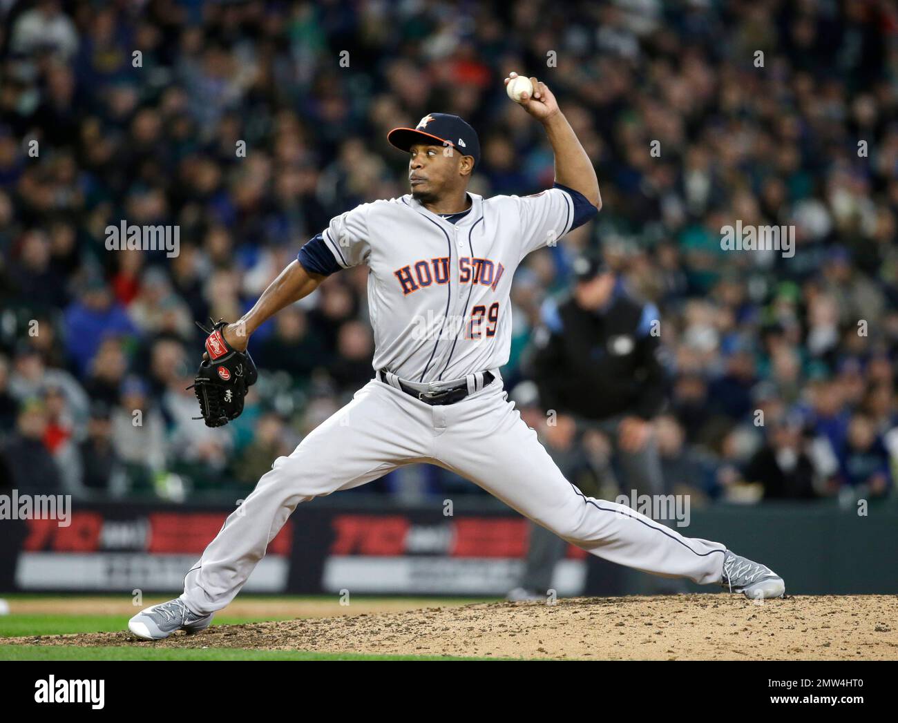 Houston Astros relief pitcher Tony Sipp in action against the Seattle ...