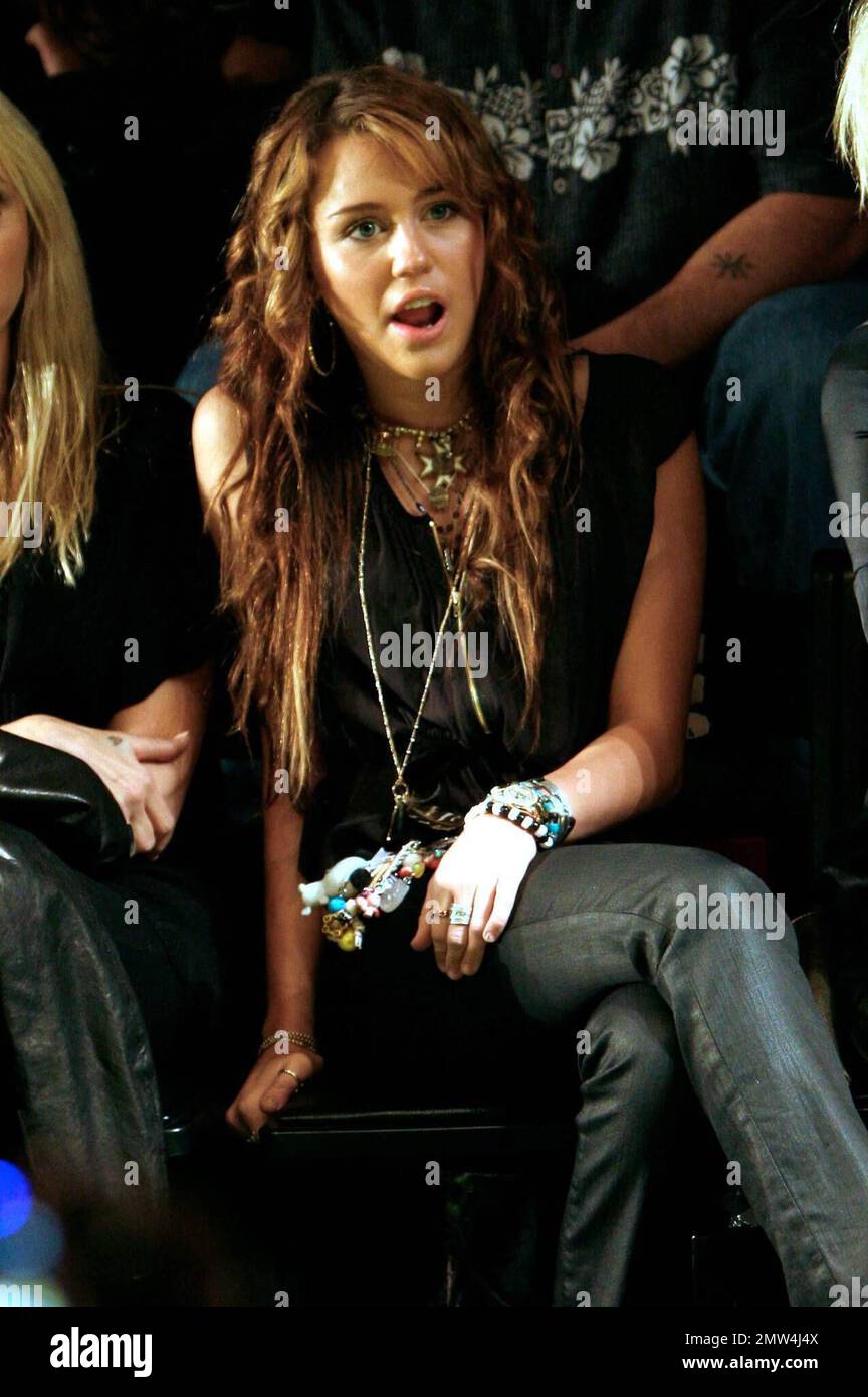 Mylie Cyrus has a great time with her mom and friends watching her ...