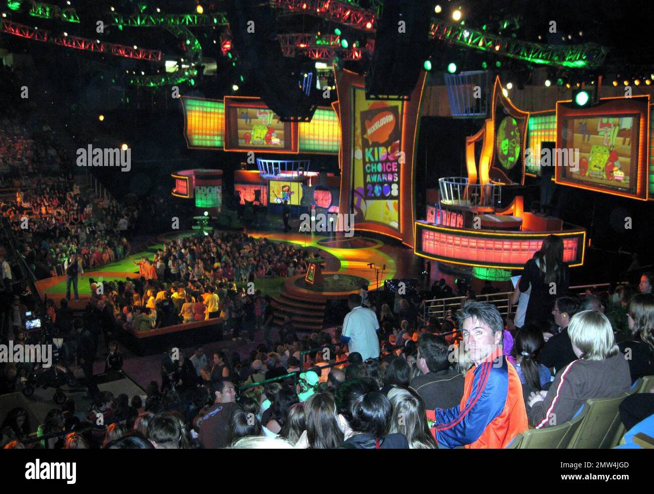 Atmosphere as kids thanked their stars tonight at Nickelodeon's 2008 Kids' Choice Awards. Hosted ...