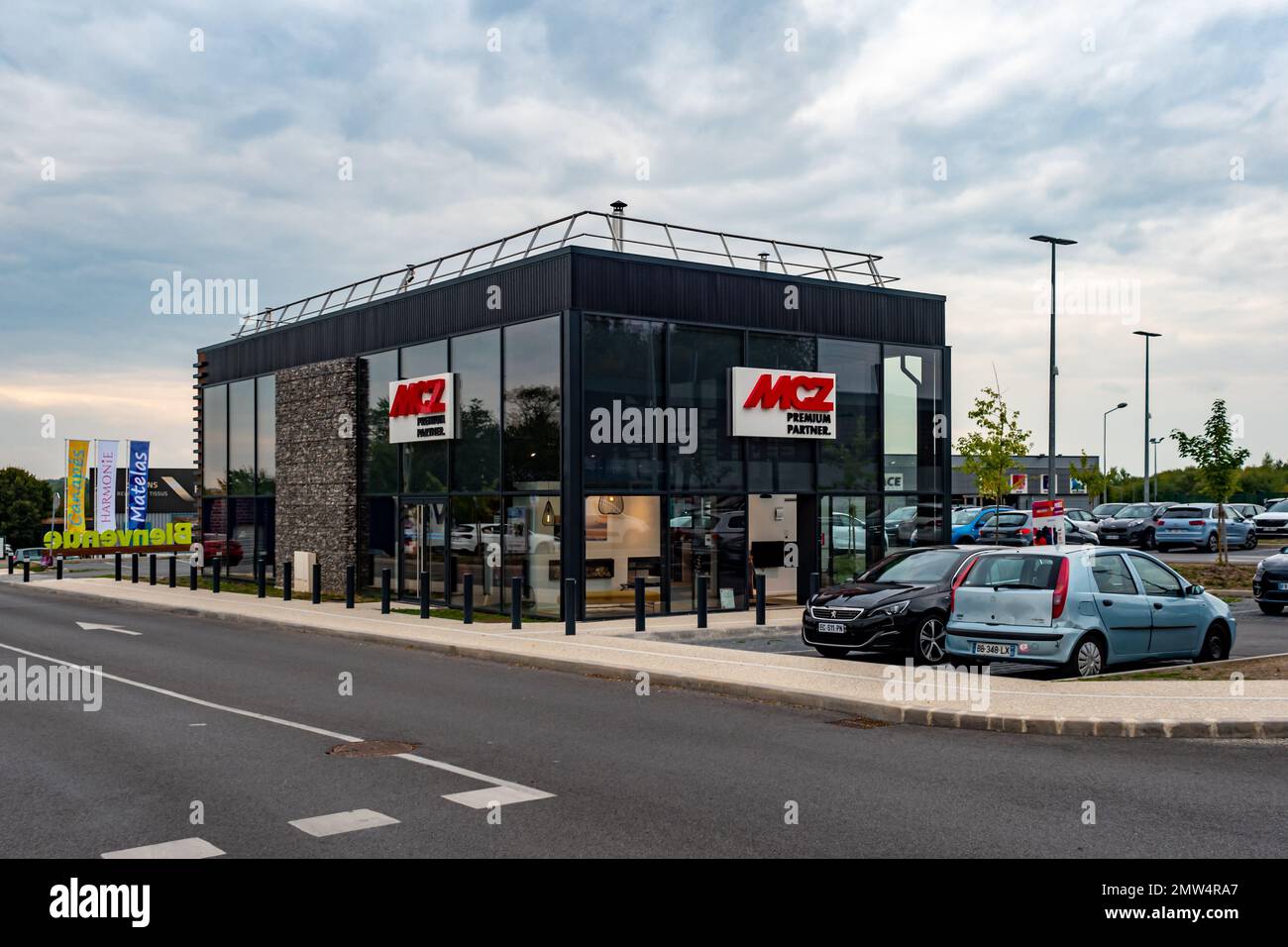 Mcz logo design hi-res stock photography and images - Alamy