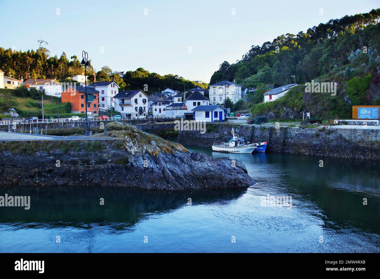 The Puerto de Viavelez from another perspective - a small fishing ...