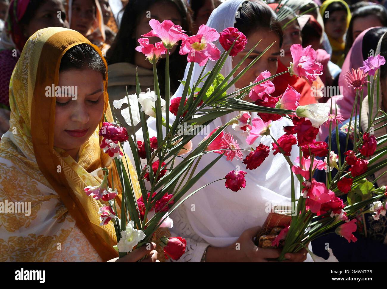 Pakistani Christian women pray during a Palm Sunday mass in St. Anthony ...