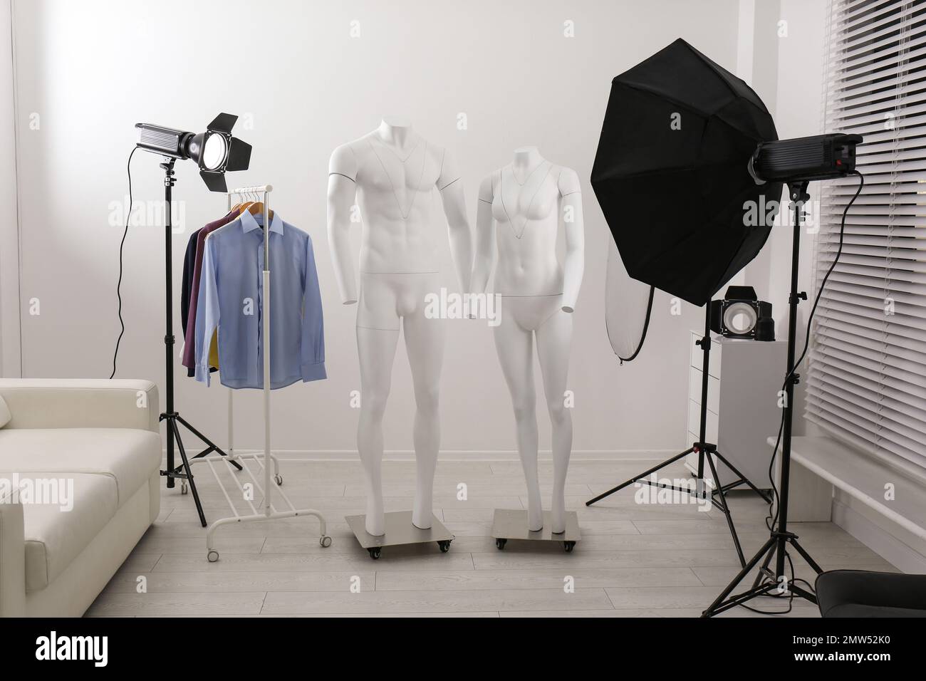 Male female shopping lamp hi-res stock photography and images - Alamy