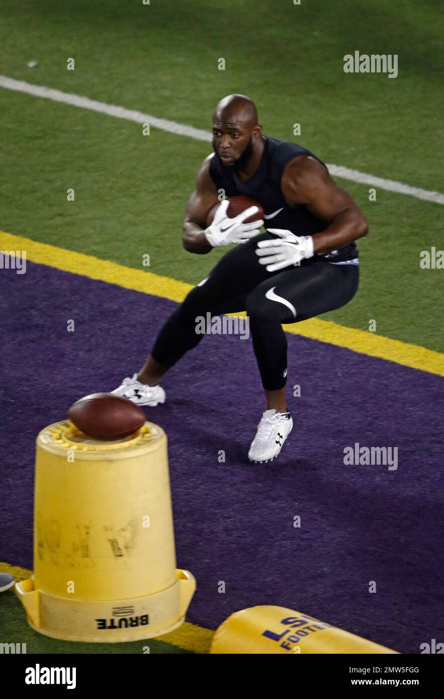 LSU running back Leonard Fournette runs through drills during their ...