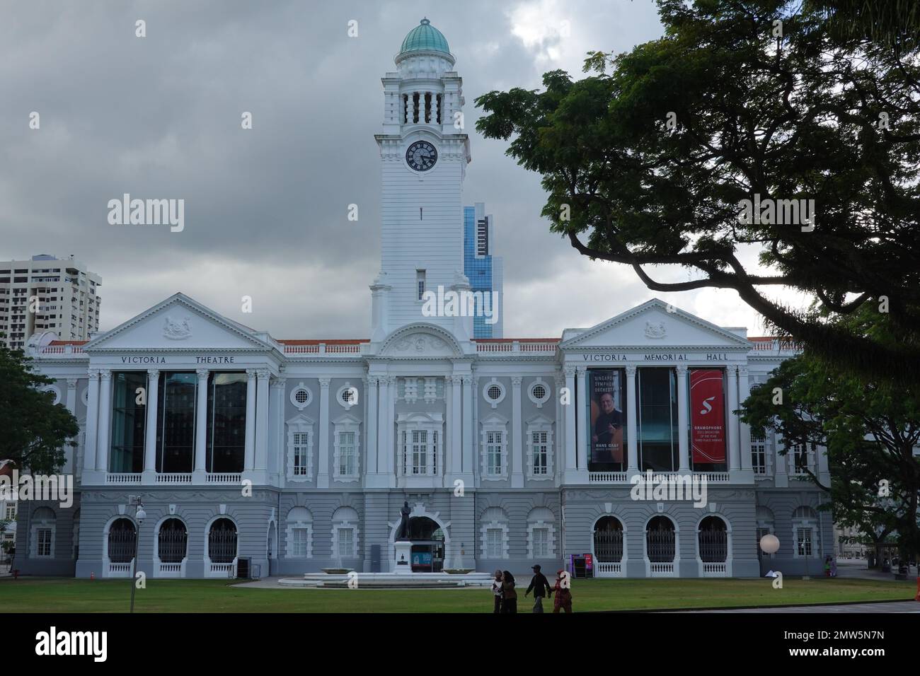 The old Singapore Town Hall now the Victoria Theatre and Victoria ...