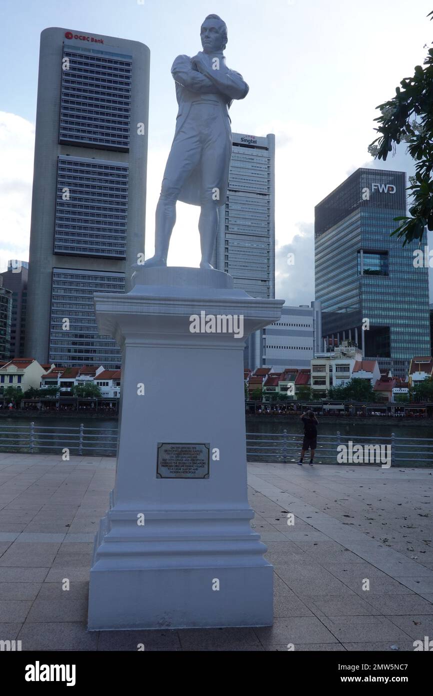 Statue of Sir Thomas Stanford Raffles, founder of modern Singapore ...