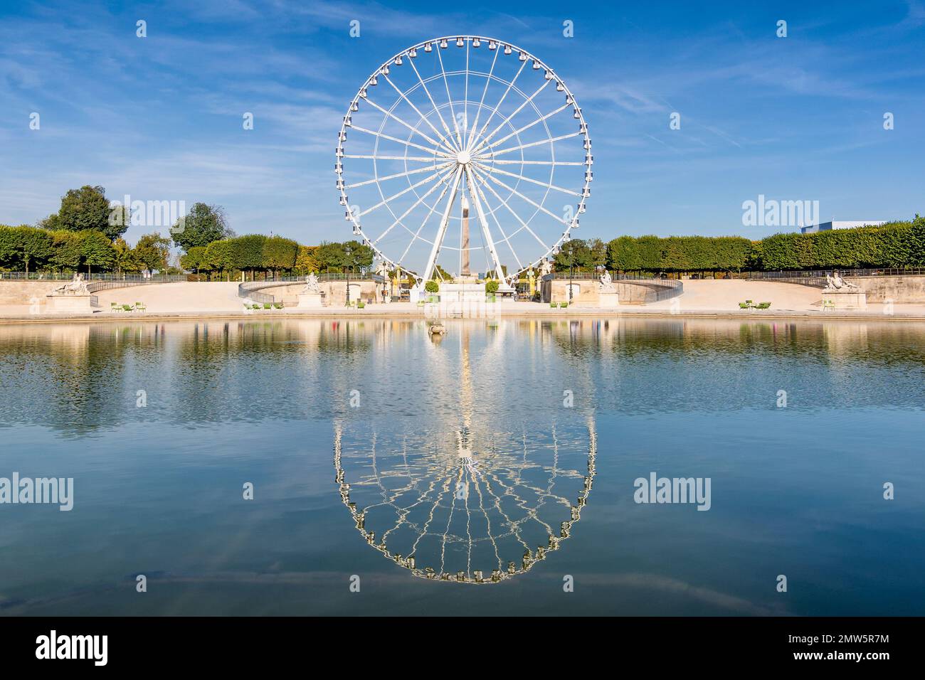 Scenic view of tourist wheel in Paris with reflection to small lake in ...