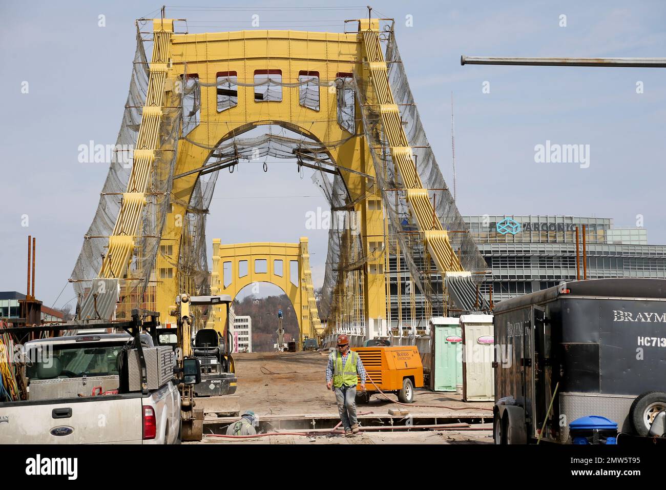 Steel mesh covers parts of the superstructure of the Seventh Streeet ...