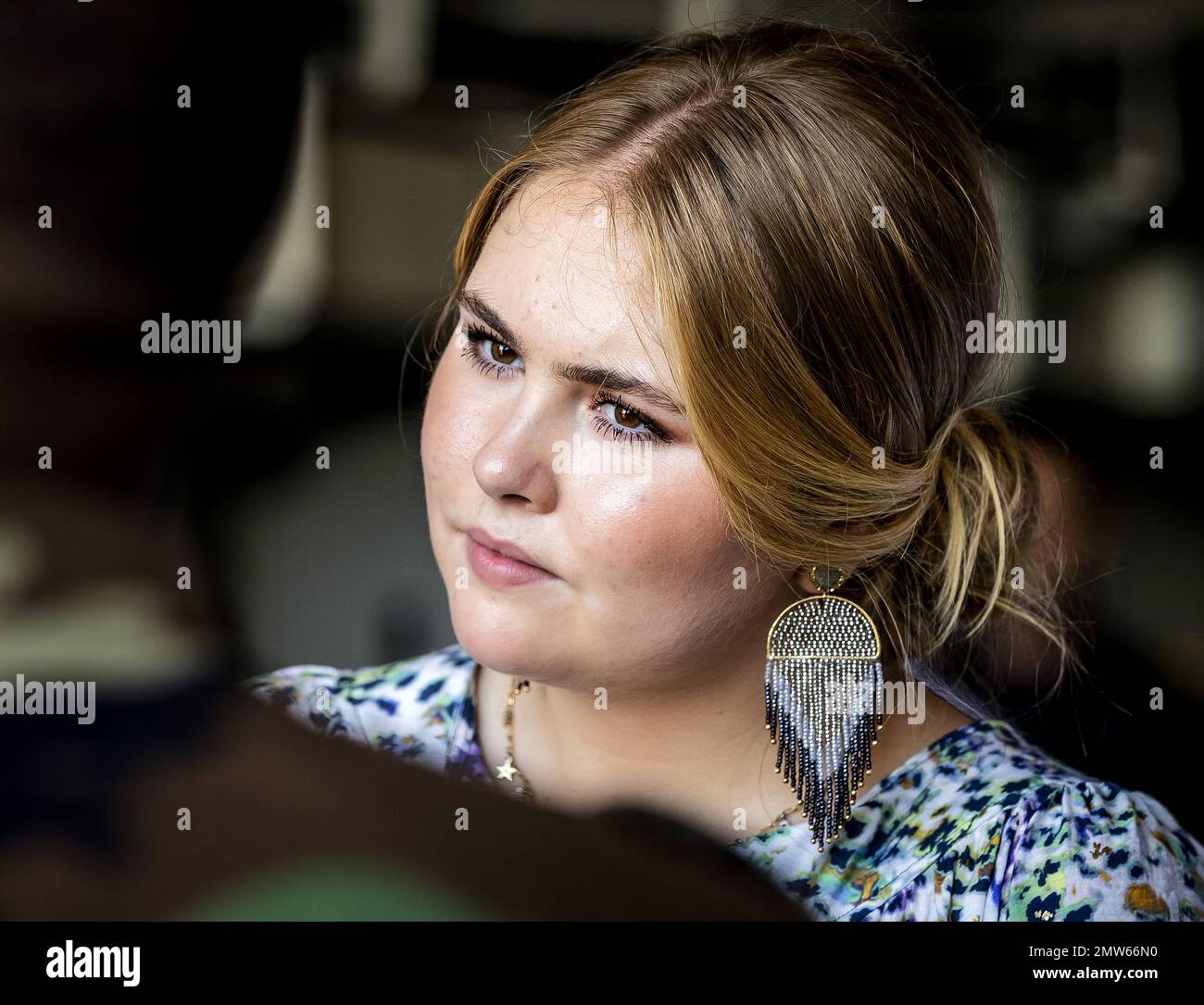 ARUBA - Princess Amalia in conversation aboard naval ship Zr.Ms ...