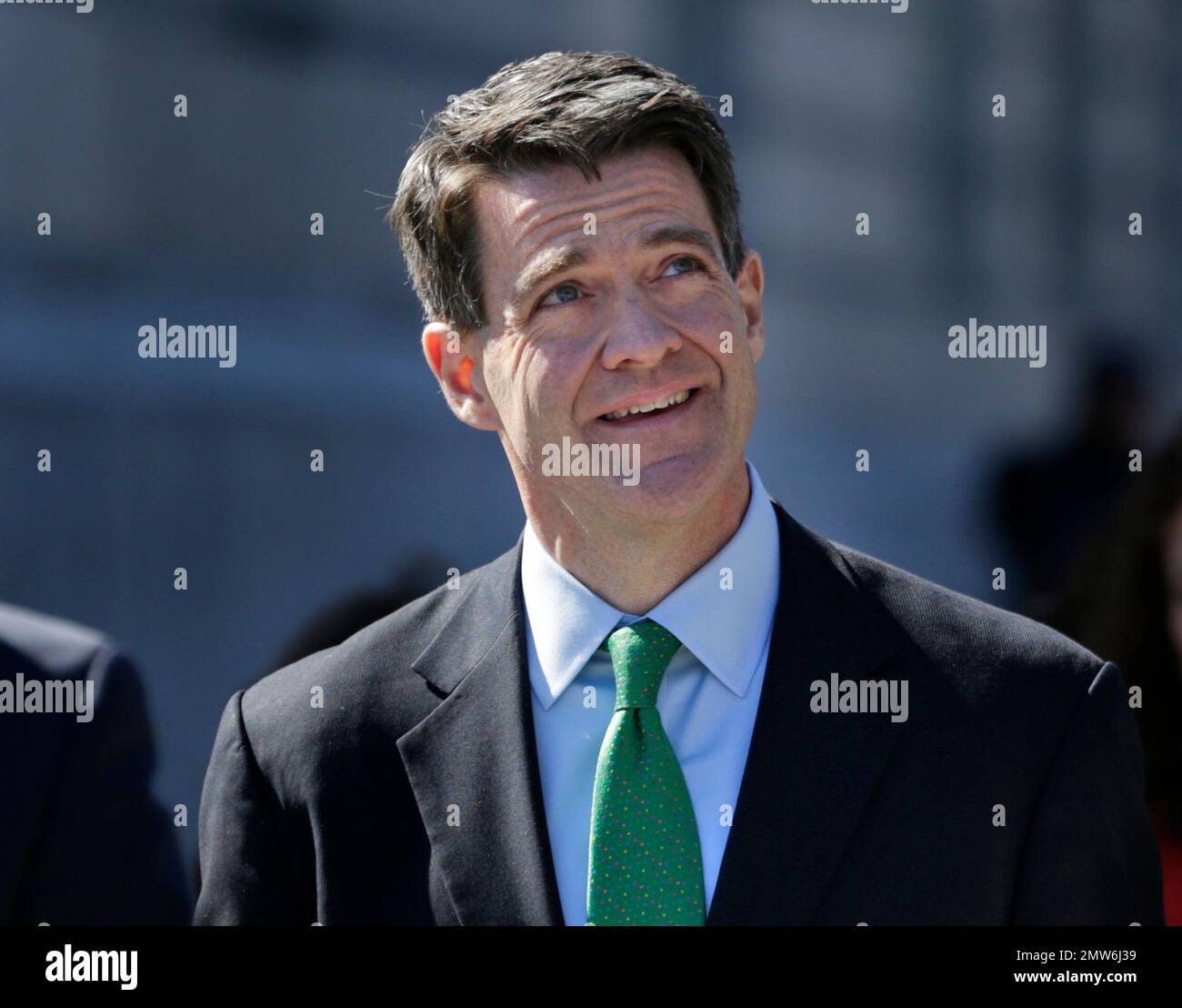 Bill Baroni leaves federal court after sentencing in Newark, N.J ...