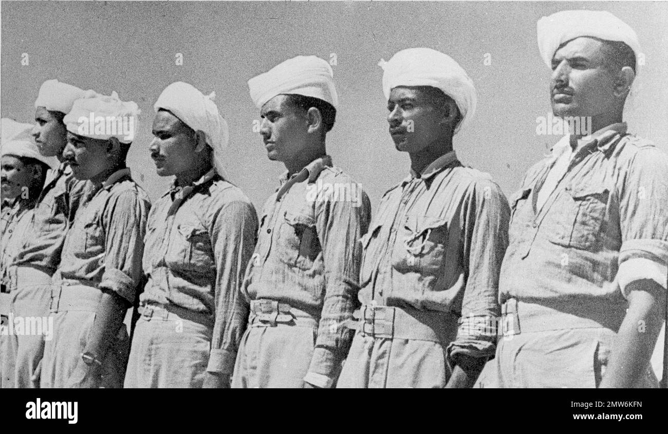 Captured by British desert troops, these Libyan soldiers in Mussolini's ...