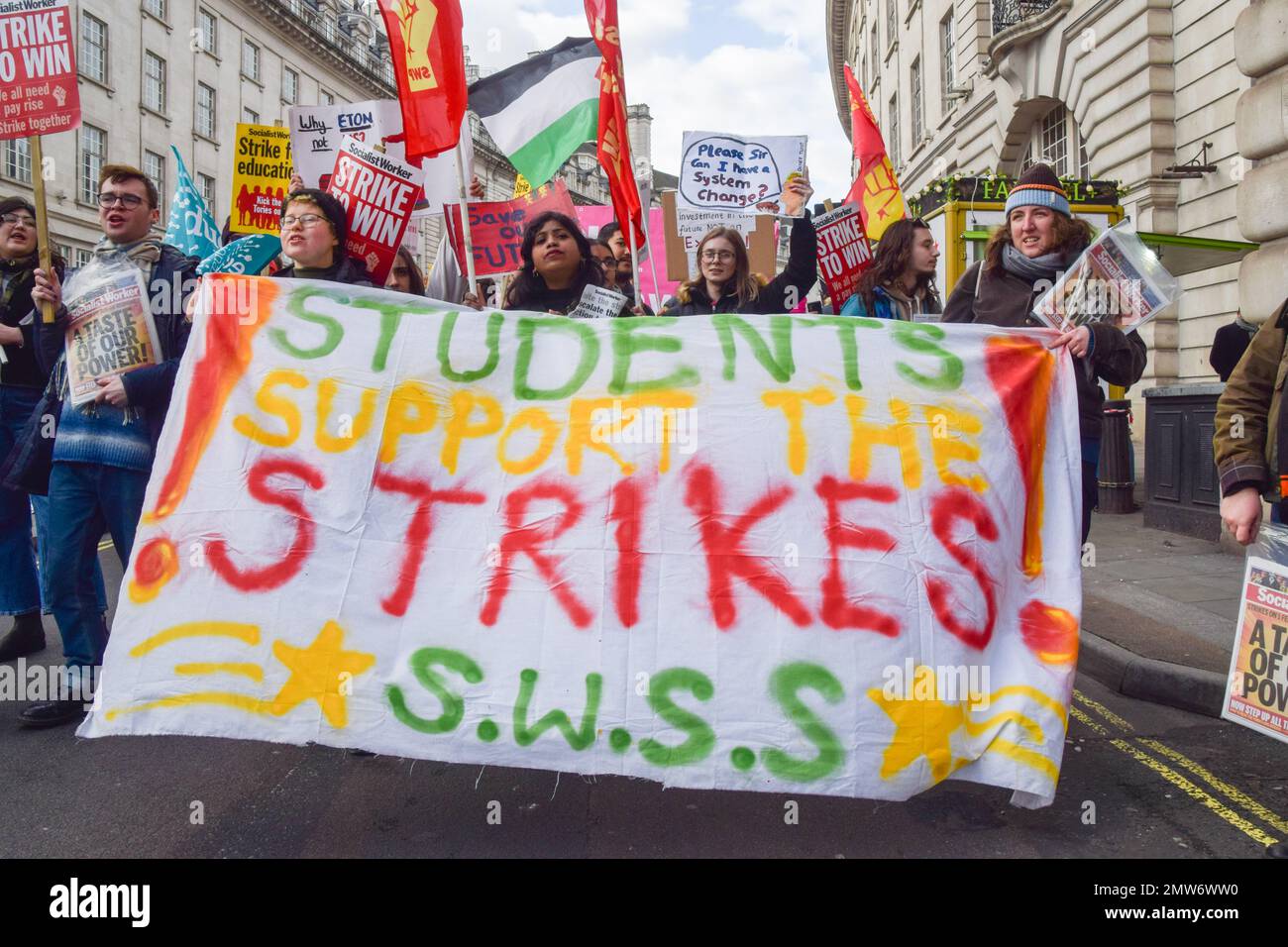 Students support the strikes hi-res stock photography and images - Alamy