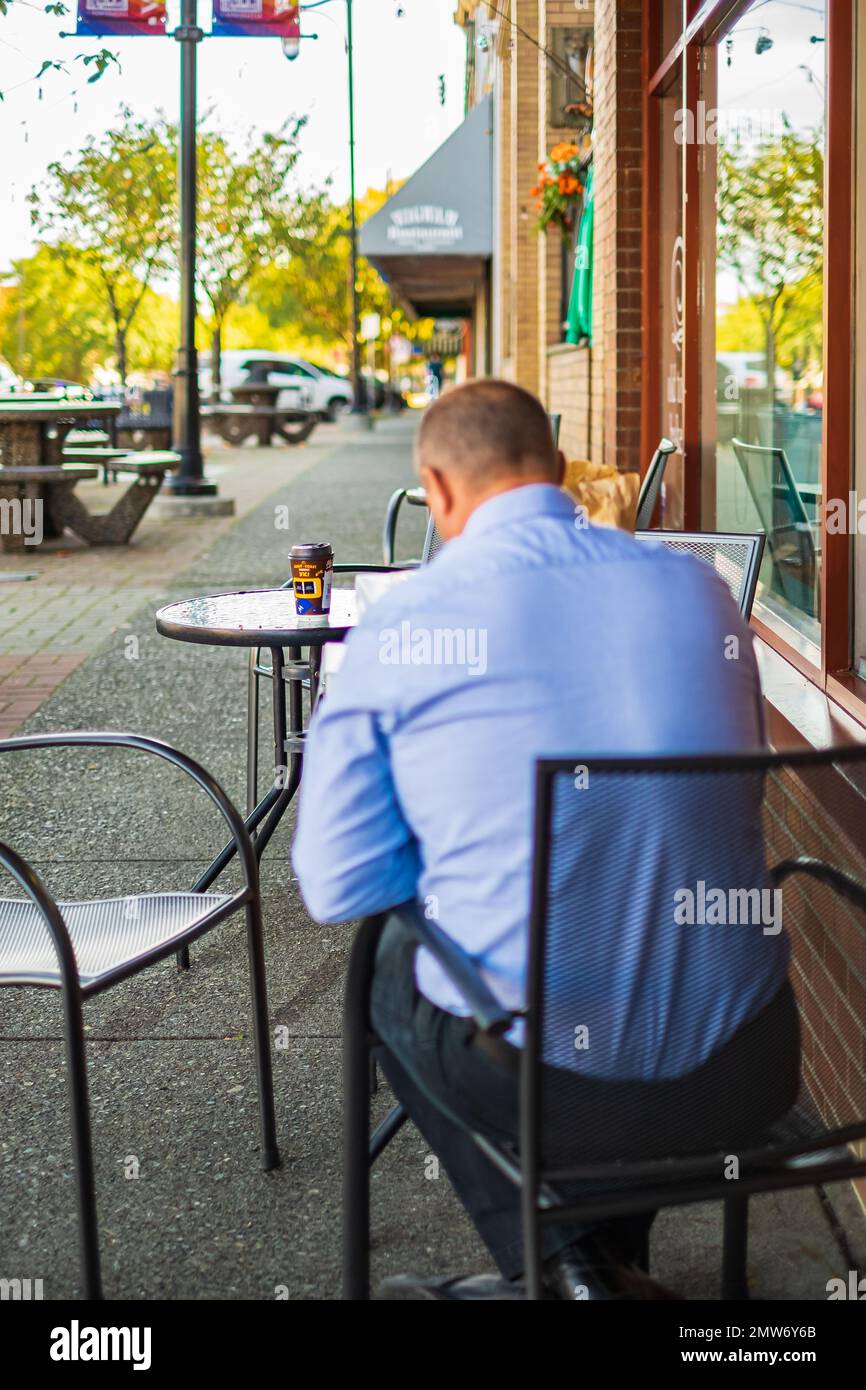 Outdoor furni hi-res stock photography and images - Alamy