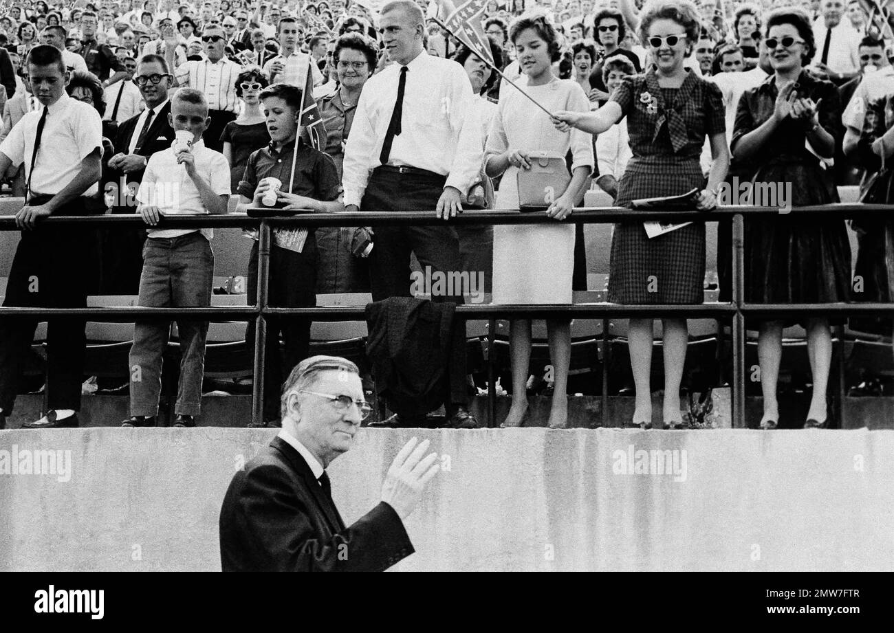 Gov. Ross Barnett gets a welcome from the fans as he enters stadium at ...