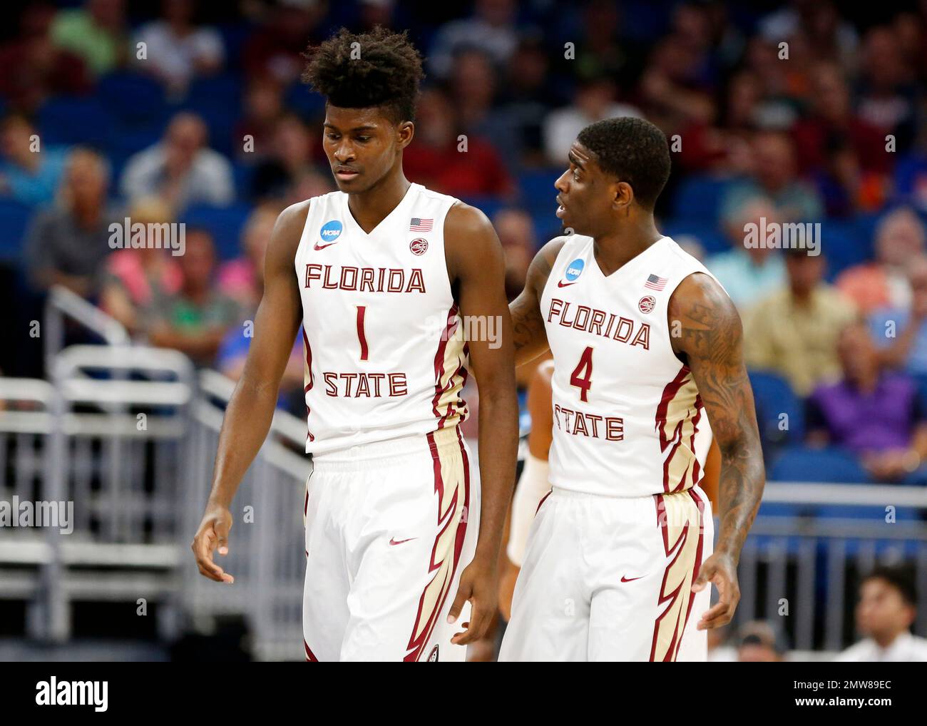 Florida State guard Dwayne Bacon (4) talks to forward Jonathan Isaac (1 ...