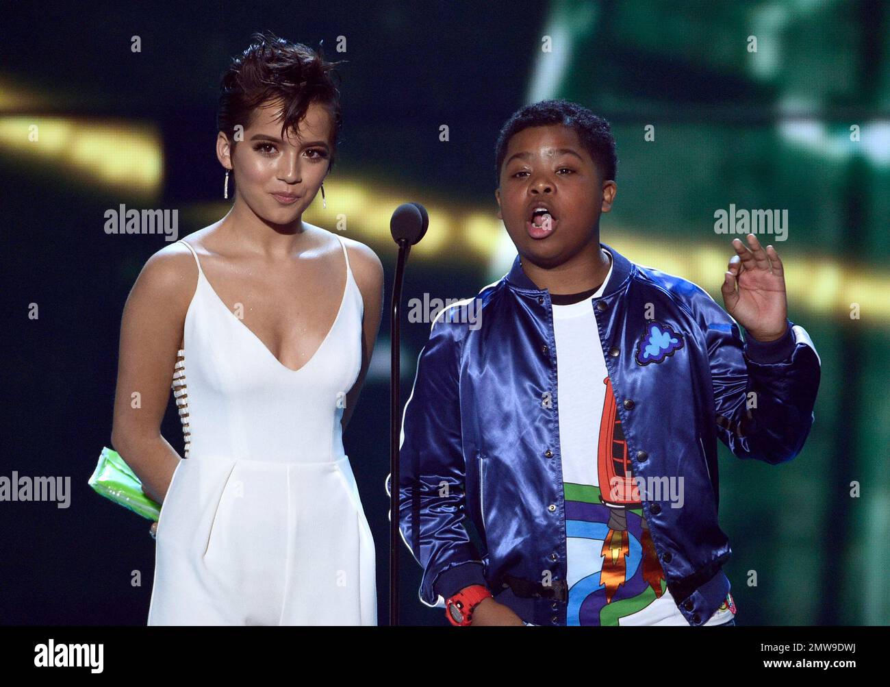 Isabela Moner, left, and Benjamin Flores Jr. present the award for ...