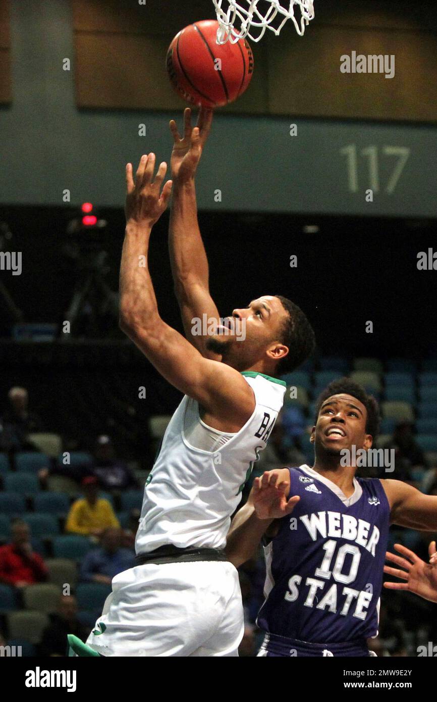 North Dakota guard Corey Baldwin (1) scores in front of Weber State ...