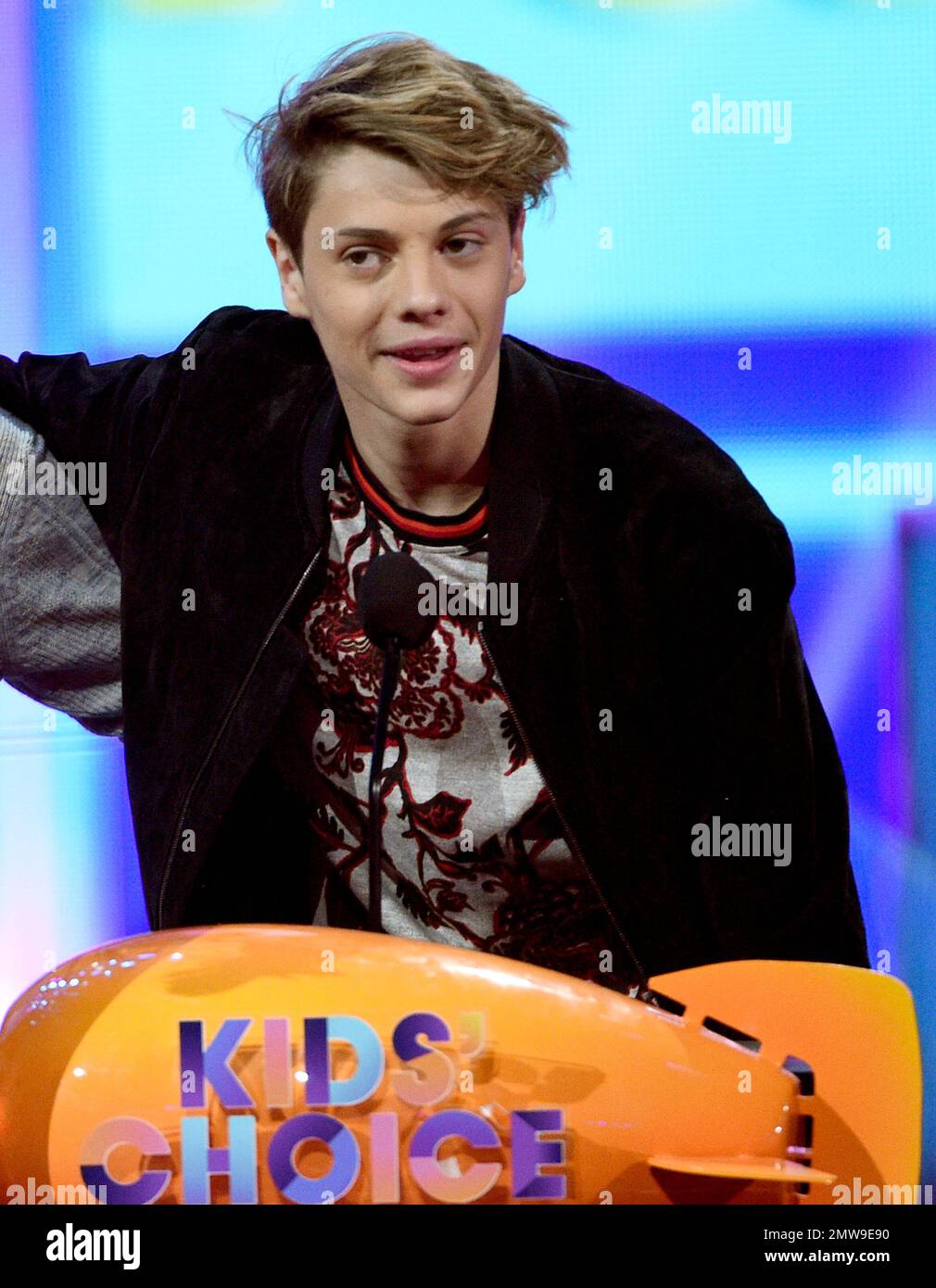 Jace Norman accepts the award for favorite kids TV show for "Henry ...