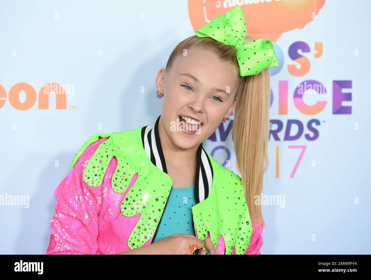 JoJo Siwa arrives at the Kids' Choice Awards at the Galen Center on ...