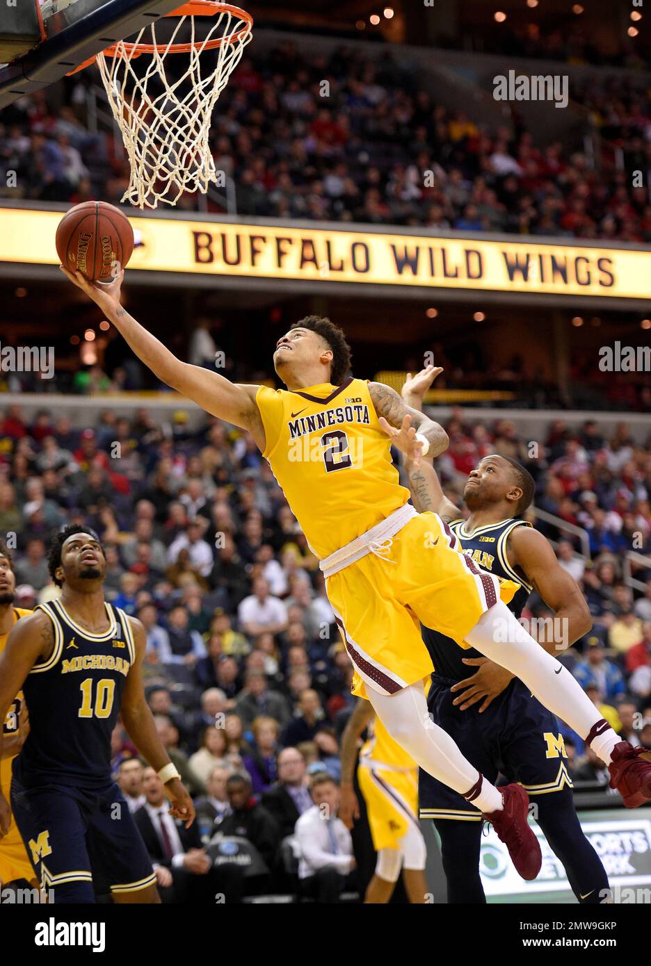 Minnesota guard Nate Mason (2) goes to the basket against Michigan ...