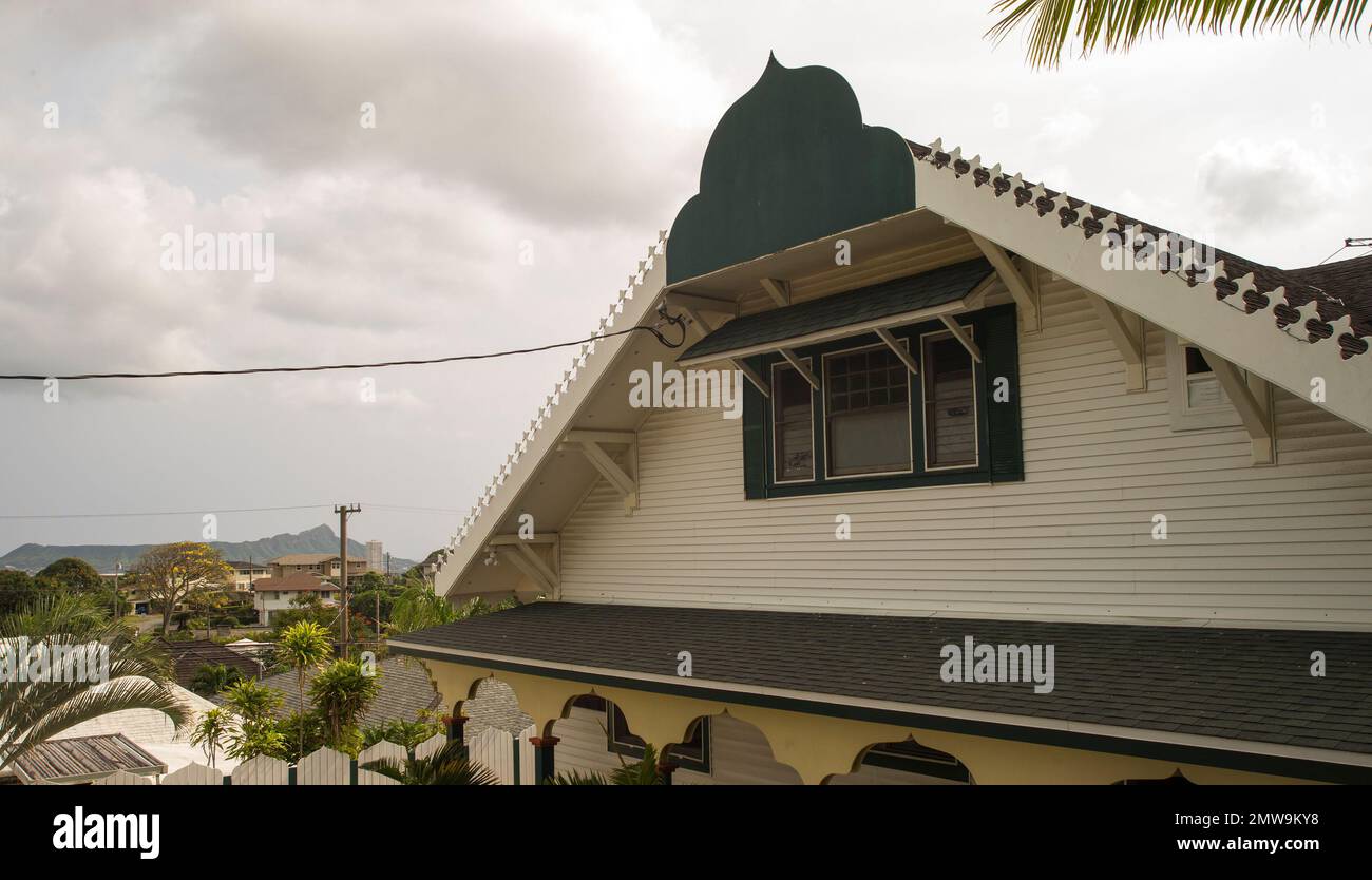 Diamond Head is seen behind the Muslim Association of Hawaii building ...