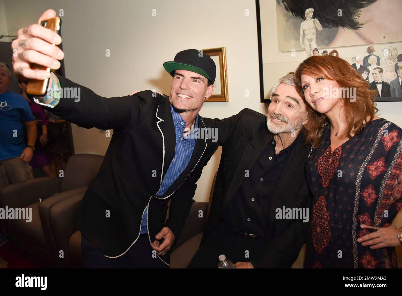 Rob Van Winkle, from left, Burt Reynolds and Cheri Oteri pose for a ...