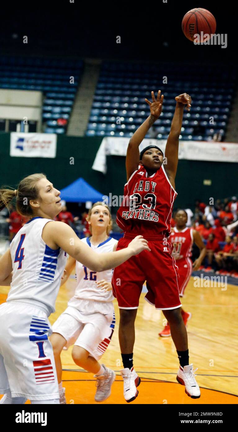 Coahoma County's Geneva Walker (23) attempts a shot while Ingomar ...