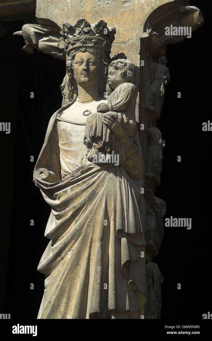 Maria mit dem jesuskind im arm hi-res stock photography and images - Alamy