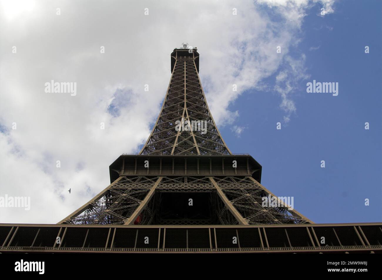 Paryż Paris Francja, France, Frankreich, Eiffel Tower - view from below ...