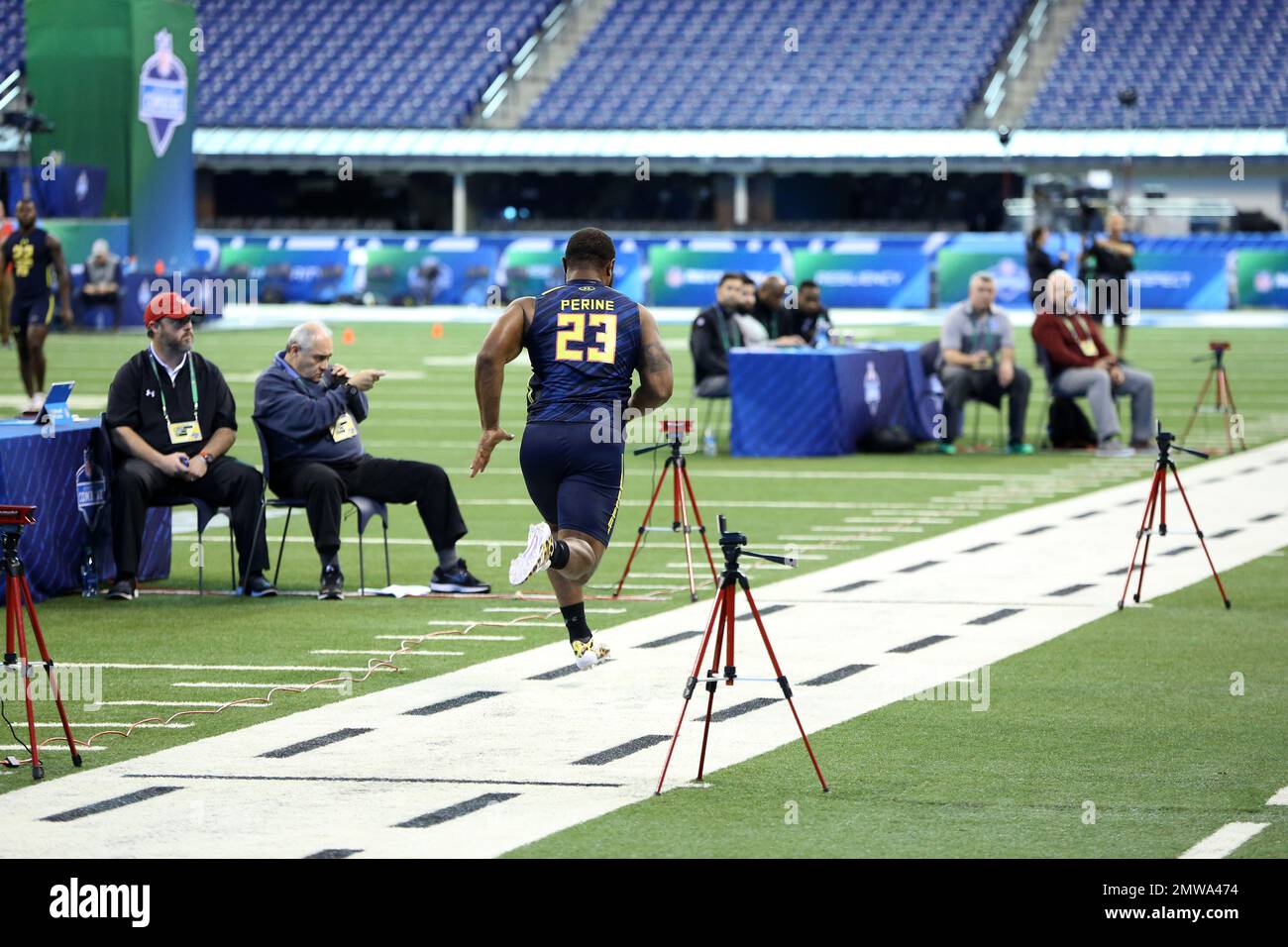 Oklahoma running back Samaje Perine competes in the 40-yard dash at the ...