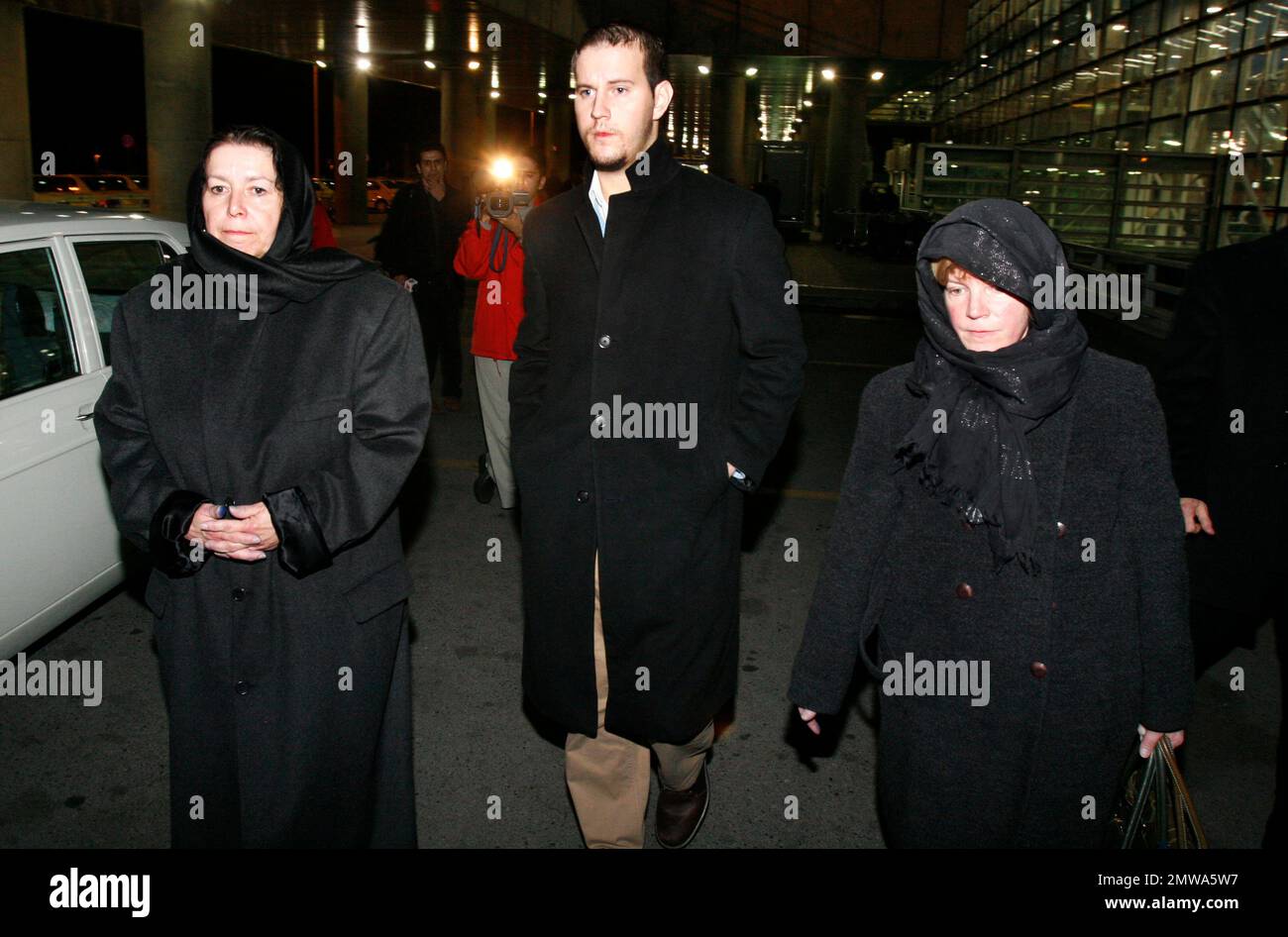 FILE--In this Dec. 18, 2007, file photo, Christine Levinson, left, the ...