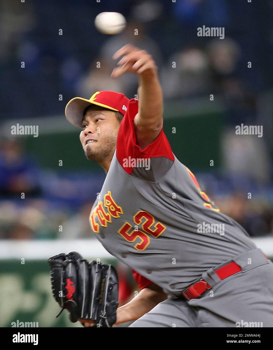 China's starter Bruce Chen pitches against Cuba during the second ...
