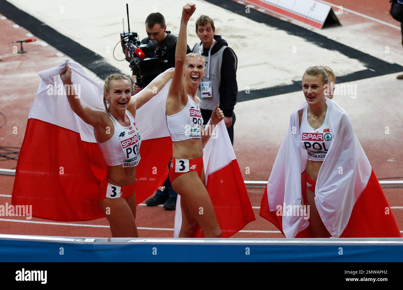 Team of Poland celebrates winning the women's 4x400m relay during the ...