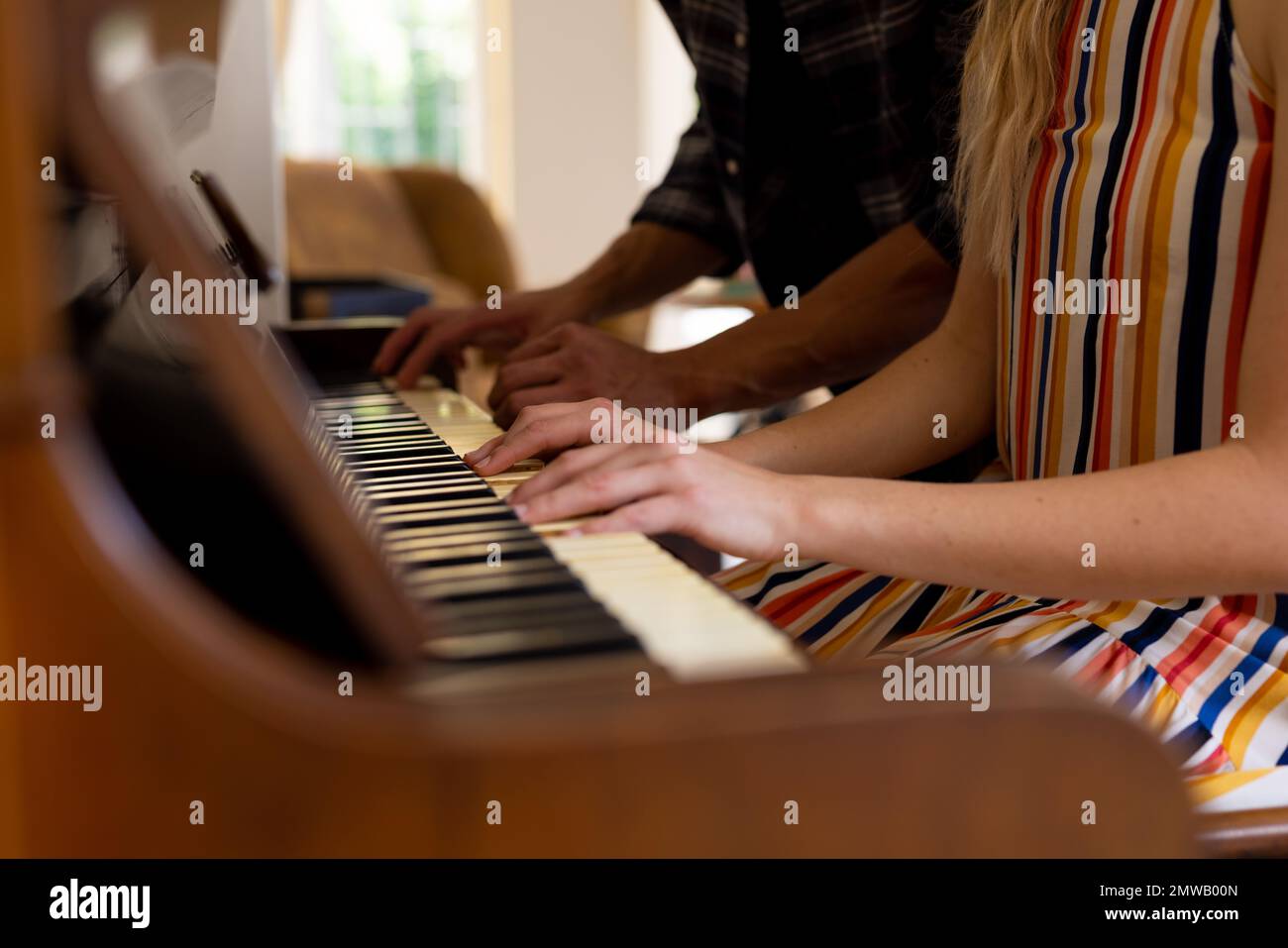 Piano couple hi-res stock photography and images - Alamy