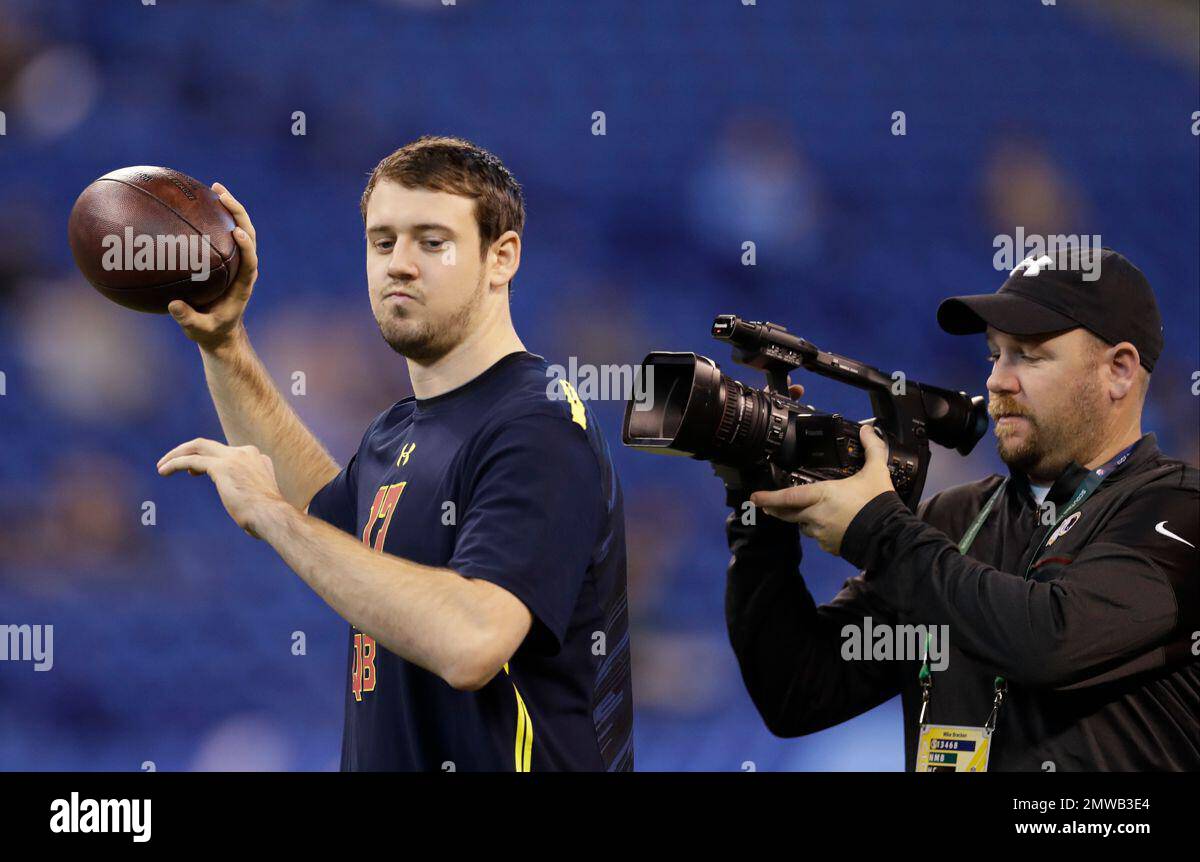 Baylor quarterback Seth Russell runs a drill at the NFL football ...